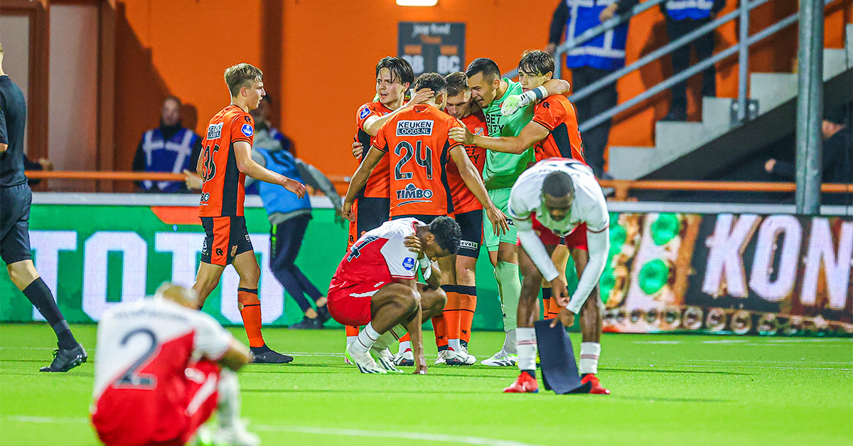 FC Volendam boekt eerste seizoenzege tegen tiental van FC Utrecht