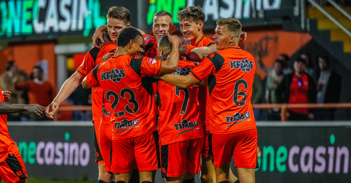 FC Volendam sluit laatste thuisduel in spektakelstuk winnend af
